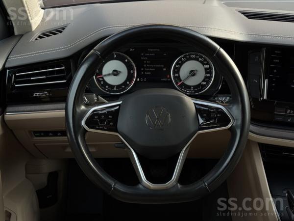 Red Volkswagen Touareg 2021 in Valmiera, with an engine capacity of 3.00 L and mileage of 64 thousand km for 39900 €, photo 9 on AUTOMOTO.COM.LV