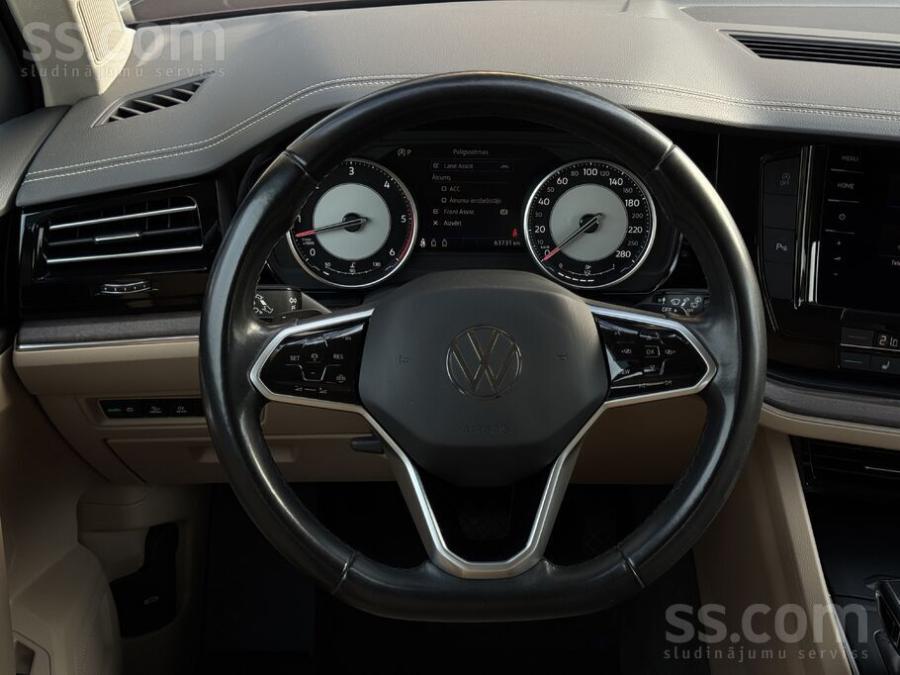 Red Volkswagen Touareg 2021 in Valmiera, with an engine capacity of 3.00 L and mileage of 64 thousand km for 39900 €, photo 10 on AUTOMOTO.COM.LV