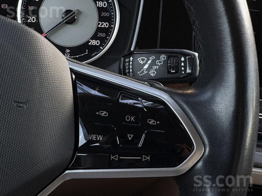 Red Volkswagen Touareg 2021 in Valmiera, with an engine capacity of 3.00 L and mileage of 64 thousand km for 39900 €, photo 12 on AUTOMOTO.COM.LV