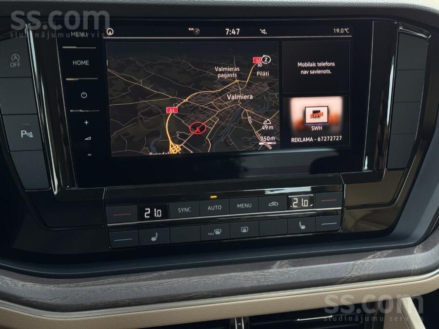 Red Volkswagen Touareg 2021 in Valmiera, with an engine capacity of 3.00 L and mileage of 64 thousand km for 39900 €, photo 15 on AUTOMOTO.COM.LV