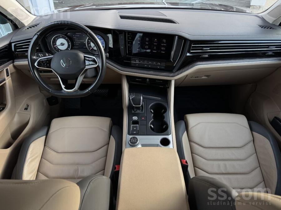 Red Volkswagen Touareg 2021 in Valmiera, with an engine capacity of 3.00 L and mileage of 64 thousand km for 39900 €, photo 19 on AUTOMOTO.COM.LV