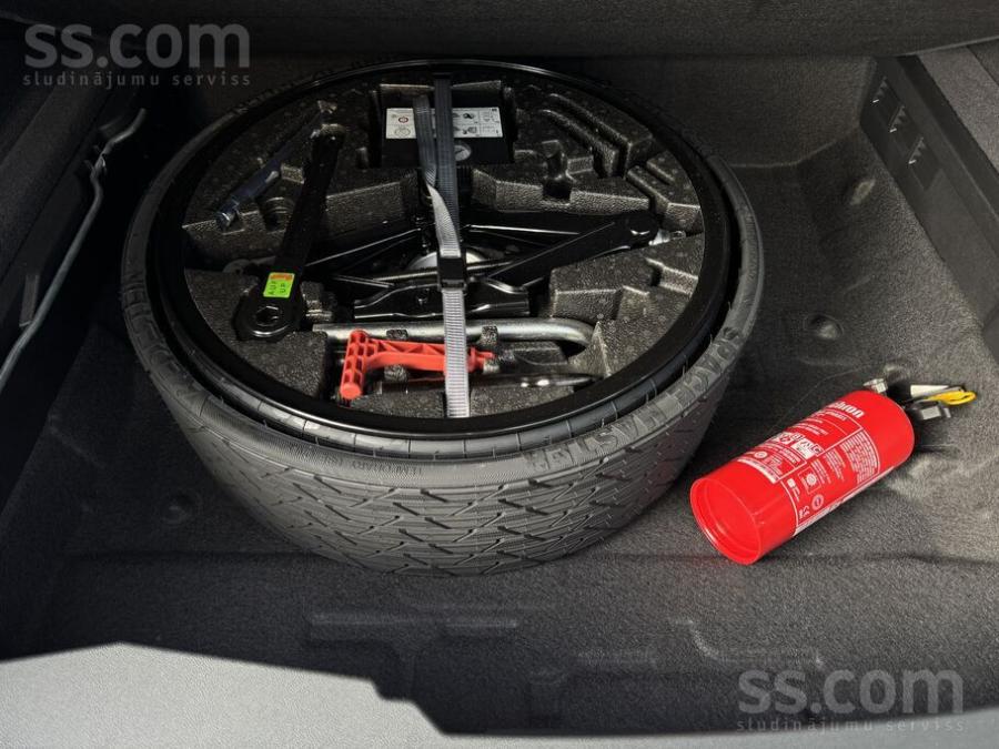 Red Volkswagen Touareg 2021 in Valmiera, with an engine capacity of 3.00 L and mileage of 64 thousand km for 39900 €, photo 24 on AUTOMOTO.COM.LV