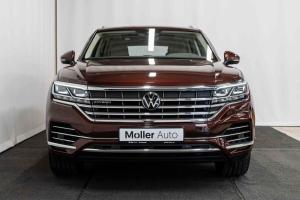 Red Volkswagen Touareg 2022 in Tallinn, with an engine capacity of 3.00 L and mileage of 50 thousand km for 44900 €, photo 3 on AUTOMOTO.COM.LV