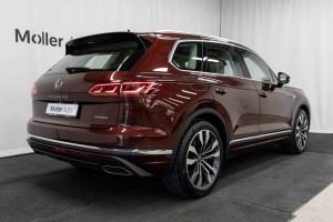 Red Volkswagen Touareg 2022 in Tallinn, with an engine capacity of 3.00 L and mileage of 50 thousand km for 44900 €, photo 6 on AUTOMOTO.COM.LV