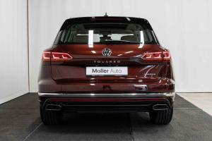 Red Volkswagen Touareg 2022 in Tallinn, with an engine capacity of 3.00 L and mileage of 50 thousand km for 44900 €, photo 7 on AUTOMOTO.COM.LV