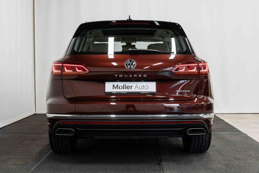 Red Volkswagen Touareg 2022 in Tallinn, with an engine capacity of 3.00 L and mileage of 50 thousand km for 44900 €, photo 7 on AUTOMOTO.COM.LV
