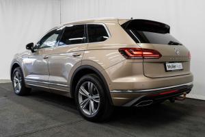 Volkswagen Touareg 2018 in Tallinn, with an engine capacity of 3.00 L and mileage of 194 thousand km for 29900 €, photo 4 on AUTOMOTO.COM.LV