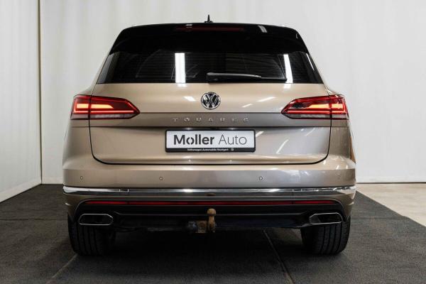 Volkswagen Touareg 2018 in Tallinn, with an engine capacity of 3.00 L and mileage of 194 thousand km for 29900 €, photo 6 on AUTOMOTO.COM.LV