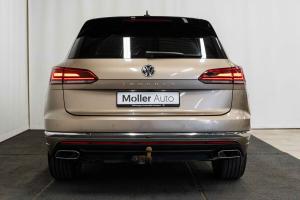 Volkswagen Touareg 2018 in Tallinn, with an engine capacity of 3.00 L and mileage of 194 thousand km for 29900 €, photo 6 on AUTOMOTO.COM.LV