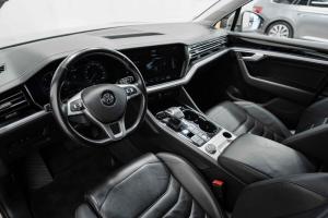 Volkswagen Touareg 2018 in Tallinn, with an engine capacity of 3.00 L and mileage of 194 thousand km for 29900 €, photo 9 on AUTOMOTO.COM.LV