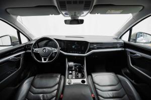 Volkswagen Touareg 2018 in Tallinn, with an engine capacity of 3.00 L and mileage of 194 thousand km for 29900 €, photo 10 on AUTOMOTO.COM.LV