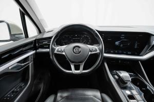 Volkswagen Touareg 2018 in Tallinn, with an engine capacity of 3.00 L and mileage of 194 thousand km for 29900 €, photo 11 on AUTOMOTO.COM.LV