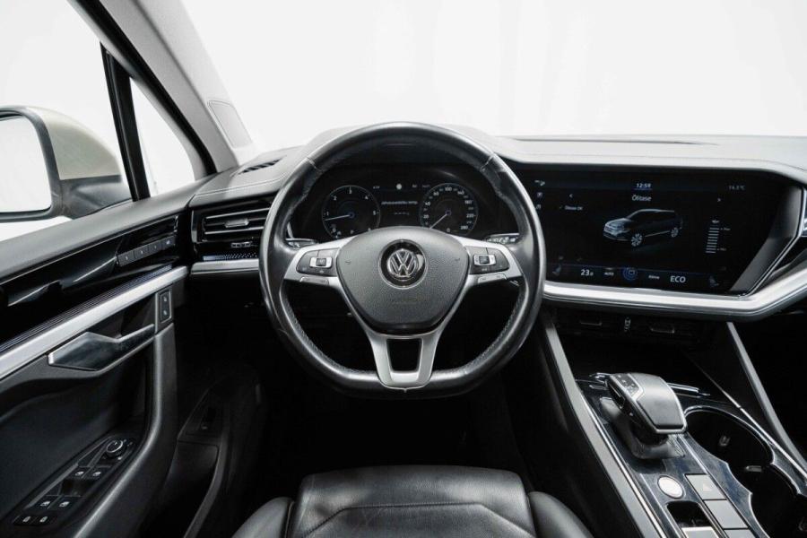Volkswagen Touareg 2018 in Tallinn, with an engine capacity of 3.00 L and mileage of 194 thousand km for 29900 €, photo 11 on AUTOMOTO.COM.LV