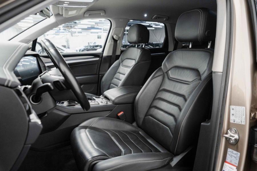 Volkswagen Touareg 2018 in Tallinn, with an engine capacity of 3.00 L and mileage of 194 thousand km for 29900 €, photo 15 on AUTOMOTO.COM.LV