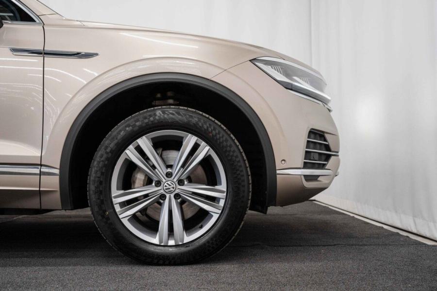 Volkswagen Touareg 2018 in Tallinn, with an engine capacity of 3.00 L and mileage of 194 thousand km for 29900 €, photo 17 on AUTOMOTO.COM.LV