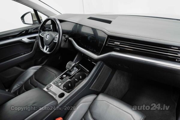 Volkswagen Touareg 2018 in Tallinn, with an engine capacity of 3.00 L and mileage of 194 thousand km for 29900 €, photo 8 on AUTOMOTO.COM.LV