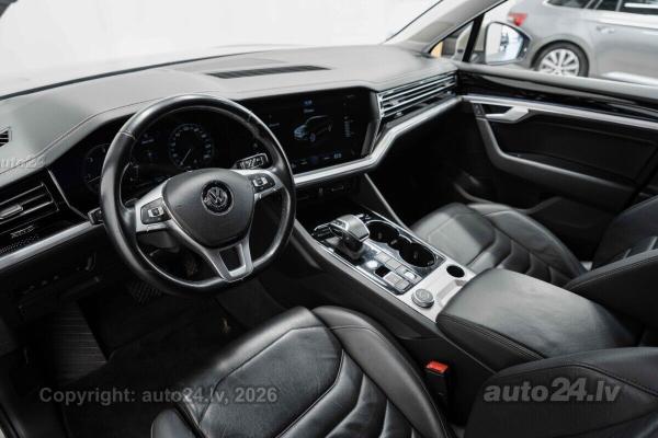 Volkswagen Touareg 2018 in Tallinn, with an engine capacity of 3.00 L and mileage of 194 thousand km for 29900 €, photo 9 on AUTOMOTO.COM.LV