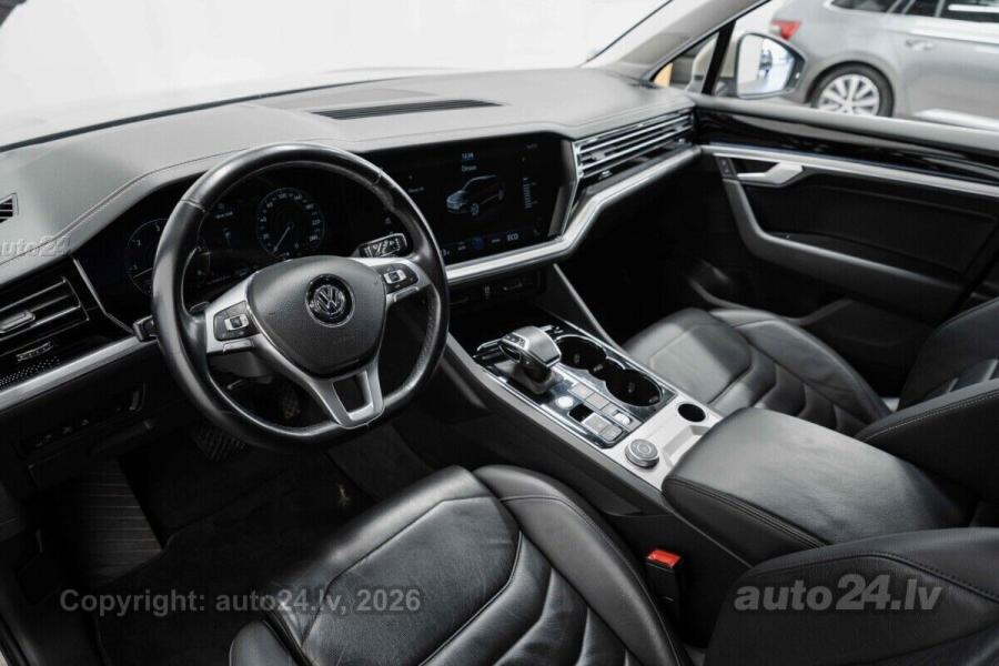 Volkswagen Touareg 2018 in Tallinn, with an engine capacity of 3.00 L and mileage of 194 thousand km for 29900 €, photo 9 on AUTOMOTO.COM.LV