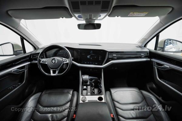 Volkswagen Touareg 2018 in Tallinn, with an engine capacity of 3.00 L and mileage of 194 thousand km for 29900 €, photo 10 on AUTOMOTO.COM.LV