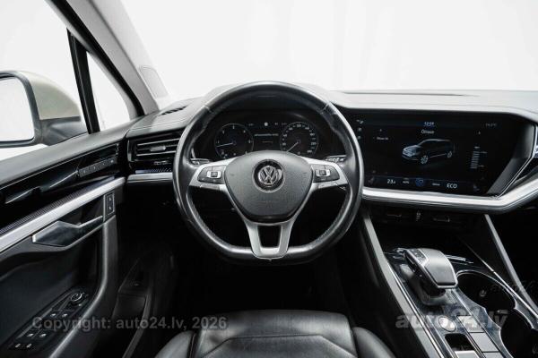 Volkswagen Touareg 2018 in Tallinn, with an engine capacity of 3.00 L and mileage of 194 thousand km for 29900 €, photo 11 on AUTOMOTO.COM.LV