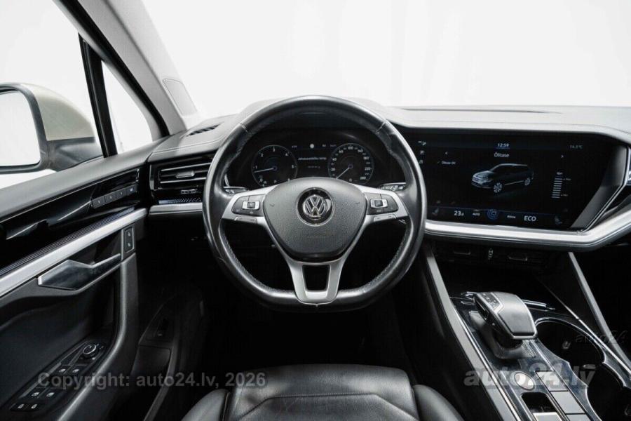 Volkswagen Touareg 2018 in Tallinn, with an engine capacity of 3.00 L and mileage of 194 thousand km for 29900 €, photo 11 on AUTOMOTO.COM.LV