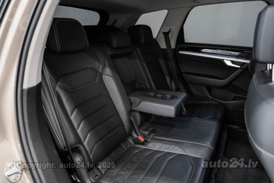 Volkswagen Touareg 2018 in Tallinn, with an engine capacity of 3.00 L and mileage of 194 thousand km for 29900 €, photo 14 on AUTOMOTO.COM.LV