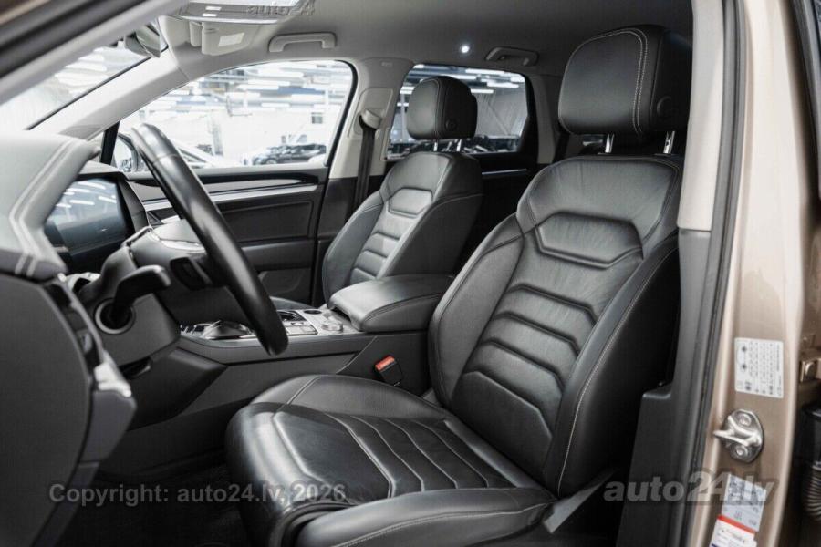 Volkswagen Touareg 2018 in Tallinn, with an engine capacity of 3.00 L and mileage of 194 thousand km for 29900 €, photo 15 on AUTOMOTO.COM.LV