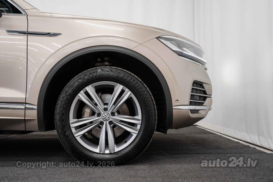 Volkswagen Touareg 2018 in Tallinn, with an engine capacity of 3.00 L and mileage of 194 thousand km for 29900 €, photo 17 on AUTOMOTO.COM.LV