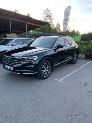 Violet Volkswagen Touareg 2019 in Tallinn, with an engine capacity of 3.00 L and mileage of 180 thousand km for 36700 €, photo  on AUTOMOTO.COM.LV