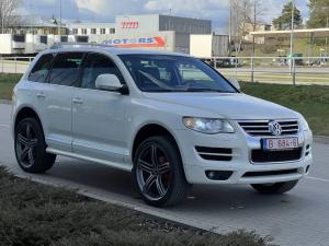 White Volkswagen Touareg 2007 in Rezekne, with an engine capacity of 3.00 L and mileage of 349 thousand km for 5995 €, photo 4 on AUTOMOTO.COM.LV
