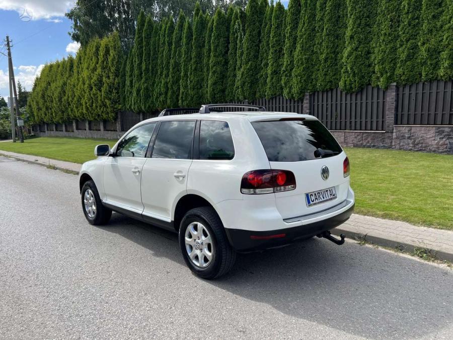 Balts Volkswagen Touareg 2007 Viļņa, ar dzinēja tilpumu 3.19 L un nobraukumu 325 tūkst. km par 3350 €, foto 4 vietnē AUTOMOTO.COM.LV