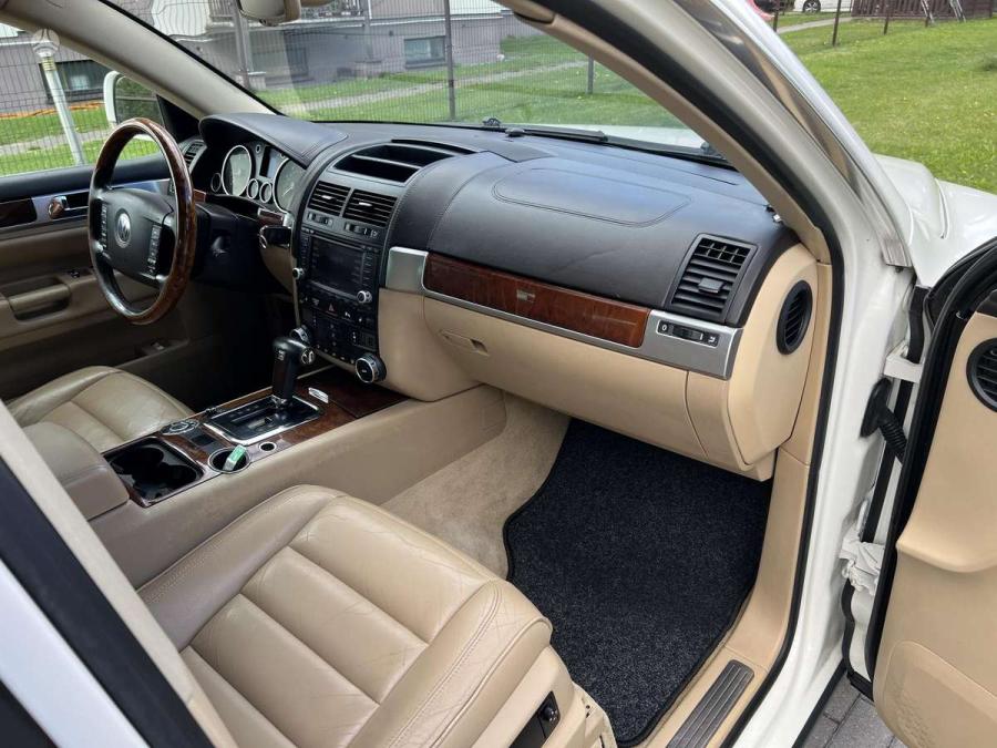 Balts Volkswagen Touareg 2007 Viļņa, ar dzinēja tilpumu 3.19 L un nobraukumu 325 tūkst. km par 3350 €, foto 14 vietnē AUTOMOTO.COM.LV