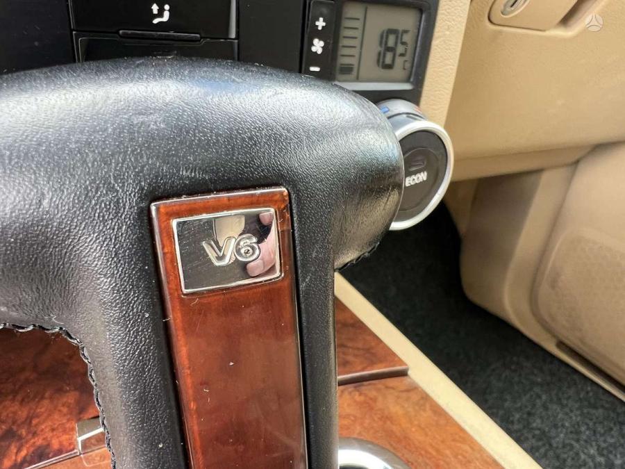 Balts Volkswagen Touareg 2007 Viļņa, ar dzinēja tilpumu 3.19 L un nobraukumu 325 tūkst. km par 3350 €, foto 16 vietnē AUTOMOTO.COM.LV