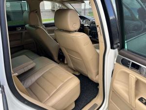 Balts Volkswagen Touareg 2007 Viļņa, ar dzinēja tilpumu 3.19 L un nobraukumu 325 tūkst. km par 3350 €, foto 19 vietnē AUTOMOTO.COM.LV