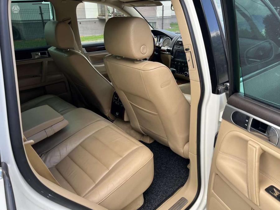 Balts Volkswagen Touareg 2007 Viļņa, ar dzinēja tilpumu 3.19 L un nobraukumu 325 tūkst. km par 3350 €, foto 19 vietnē AUTOMOTO.COM.LV