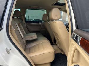 Balts Volkswagen Touareg 2007 Viļņa, ar dzinēja tilpumu 3.19 L un nobraukumu 325 tūkst. km par 3350 €, foto 20 vietnē AUTOMOTO.COM.LV