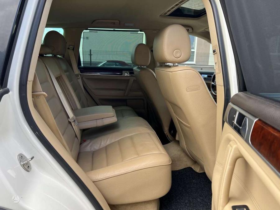 Balts Volkswagen Touareg 2007 Viļņa, ar dzinēja tilpumu 3.19 L un nobraukumu 325 tūkst. km par 3350 €, foto 20 vietnē AUTOMOTO.COM.LV