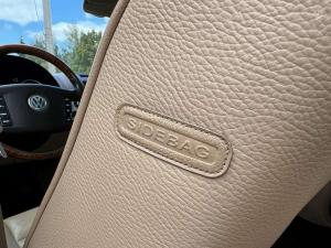 Balts Volkswagen Touareg 2007 Viļņa, ar dzinēja tilpumu 3.19 L un nobraukumu 325 tūkst. km par 3350 €, foto 23 vietnē AUTOMOTO.COM.LV