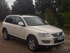 Balts Volkswagen Touareg 2007 Rīga, ar dzinēja tilpumu 3.00 L un nobraukumu 465 tūkst. km par 2690 €, foto  vietnē AUTOMOTO.COM.LV