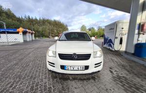 Balts Volkswagen Touareg 2008 Varėna, ar dzinēja tilpumu 3.60 L un nobraukumu 322 tūkst. km par 3100 €, foto 9 vietnē AUTOMOTO.COM.LV