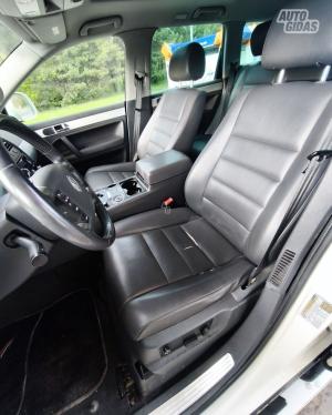 Balts Volkswagen Touareg 2008 Varėna, ar dzinēja tilpumu 3.60 L un nobraukumu 322 tūkst. km par 3100 €, foto 11 vietnē AUTOMOTO.COM.LV
