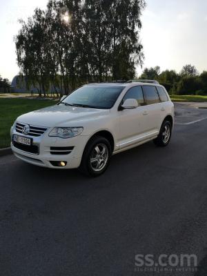 Balts Volkswagen Touareg 2008 Rīga, ar dzinēja tilpumu 3.00 L un nobraukumu 284 tūkst. km par 6800 €, foto  vietnē AUTOMOTO.COM.LV