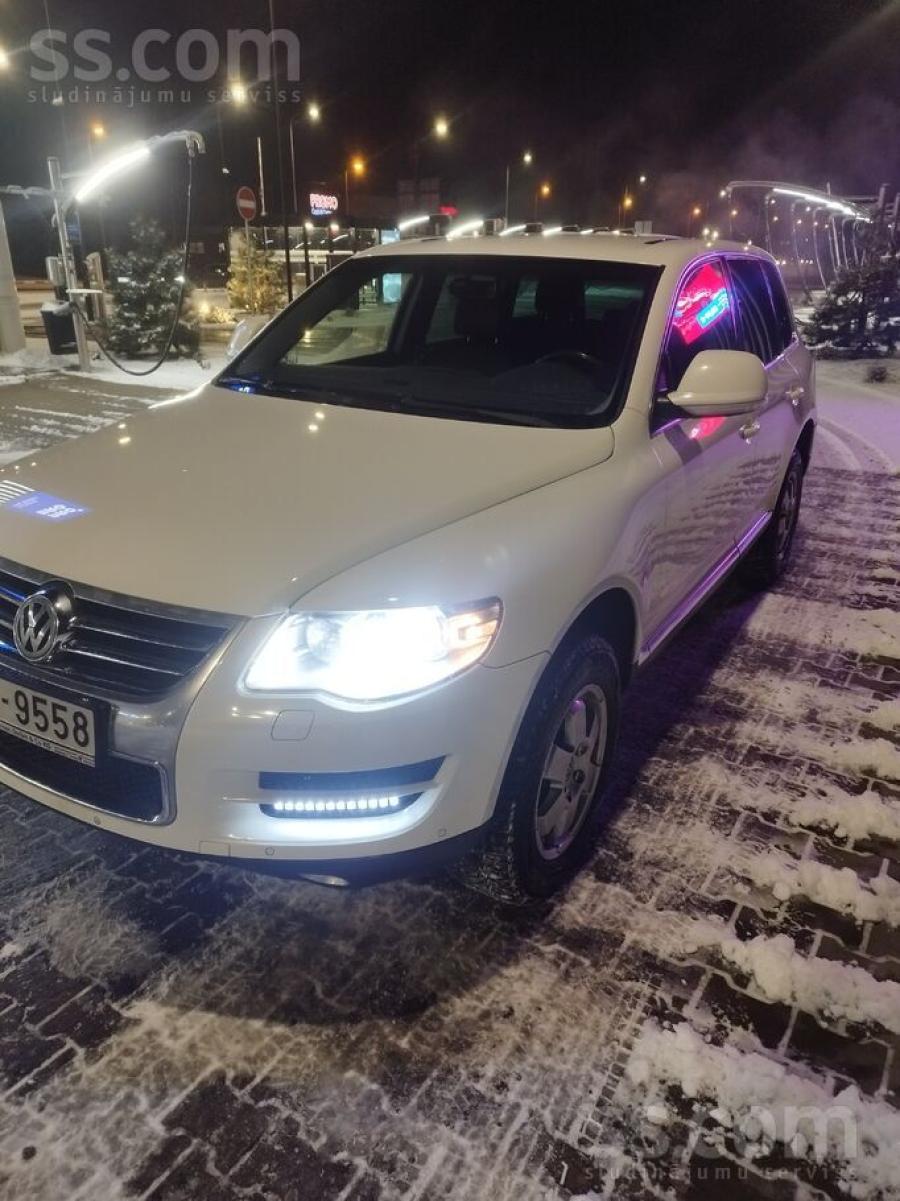 Balts Volkswagen Touareg 2010 Rīga, ar dzinēja tilpumu 3.00 L un nobraukumu 263 tūkst. km par 8500 €, foto 7 vietnē AUTOMOTO.COM.LV