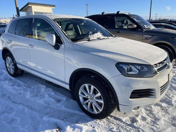 Balts Volkswagen Touareg 2010 Panevēža, ar dzinēja tilpumu 2.97 L un nobraukumu 290 tūkst. km par 8850 €, foto 3 vietnē AUTOMOTO.COM.LV