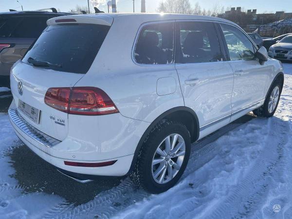 Balts Volkswagen Touareg 2010 Panevēža, ar dzinēja tilpumu 2.97 L un nobraukumu 290 tūkst. km par 8850 €, foto 4 vietnē AUTOMOTO.COM.LV