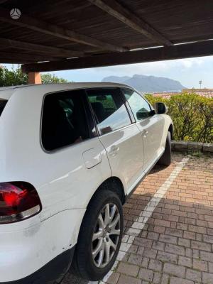 White Volkswagen Touareg 2010 in Panevezys, with an engine capacity of 2.97 L and mileage of 226 thousand km for 7200 €, photo 2 on AUTOMOTO.COM.LV