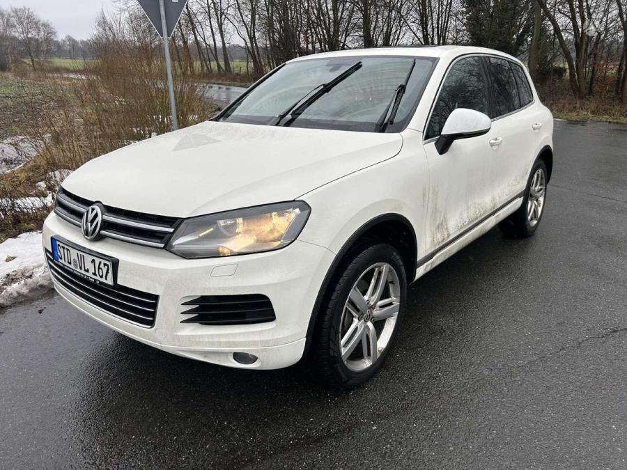Balts Volkswagen Touareg 2010 Kauņa, ar dzinēja tilpumu 2.97 L un nobraukumu 270 tūkst. km par 8850 €, foto 1 vietnē AUTOMOTO.COM.LV