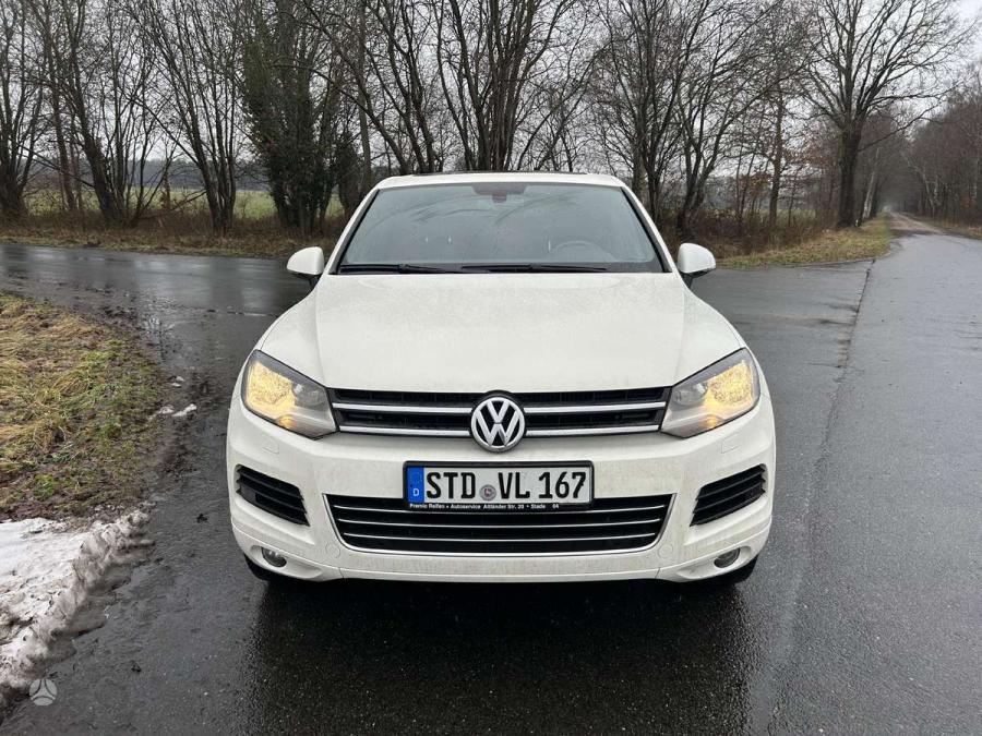 Balts Volkswagen Touareg 2010 Kauņa, ar dzinēja tilpumu 2.97 L un nobraukumu 270 tūkst. km par 8850 €, foto 3 vietnē AUTOMOTO.COM.LV