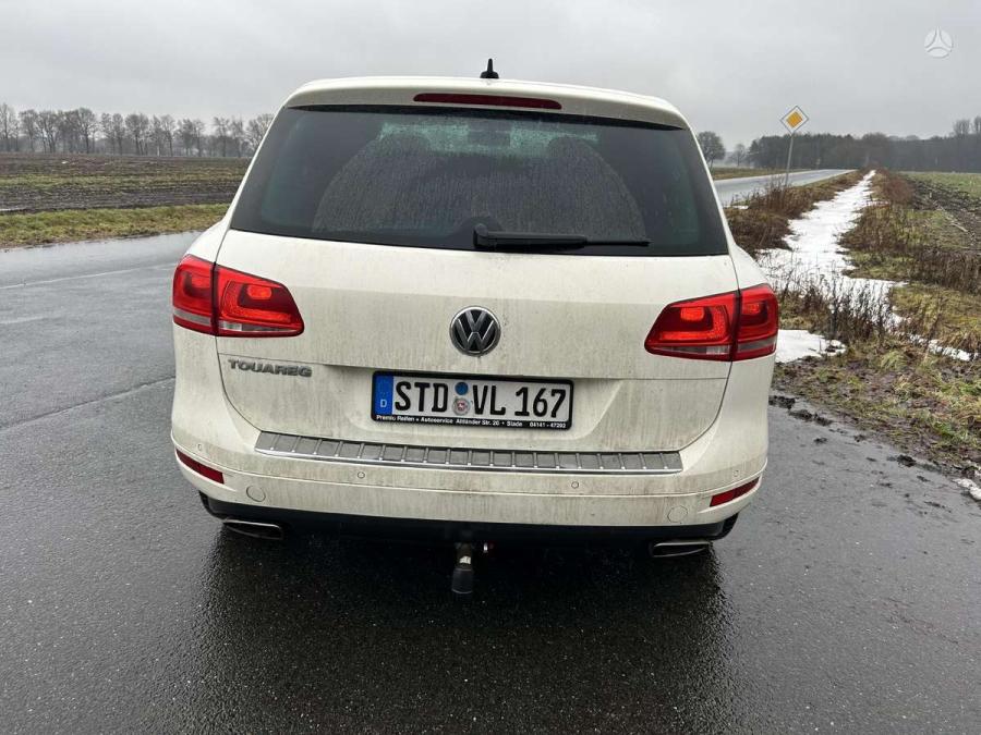 Balts Volkswagen Touareg 2010 Kauņa, ar dzinēja tilpumu 2.97 L un nobraukumu 270 tūkst. km par 8850 €, foto 4 vietnē AUTOMOTO.COM.LV