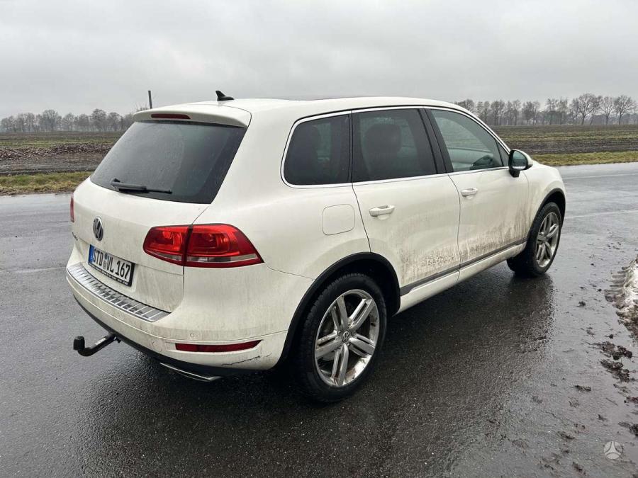 Balts Volkswagen Touareg 2010 Kauņa, ar dzinēja tilpumu 2.97 L un nobraukumu 270 tūkst. km par 8850 €, foto 7 vietnē AUTOMOTO.COM.LV